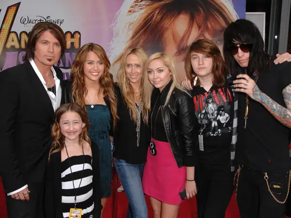 Billy Ray Cyrus Biography, Height, Weight, Age, Movies, Wife, Family ...