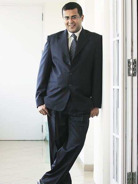 Chetan Bhagat Biography, Height, Weight, Age, Wife, Family, Salary, Net ...