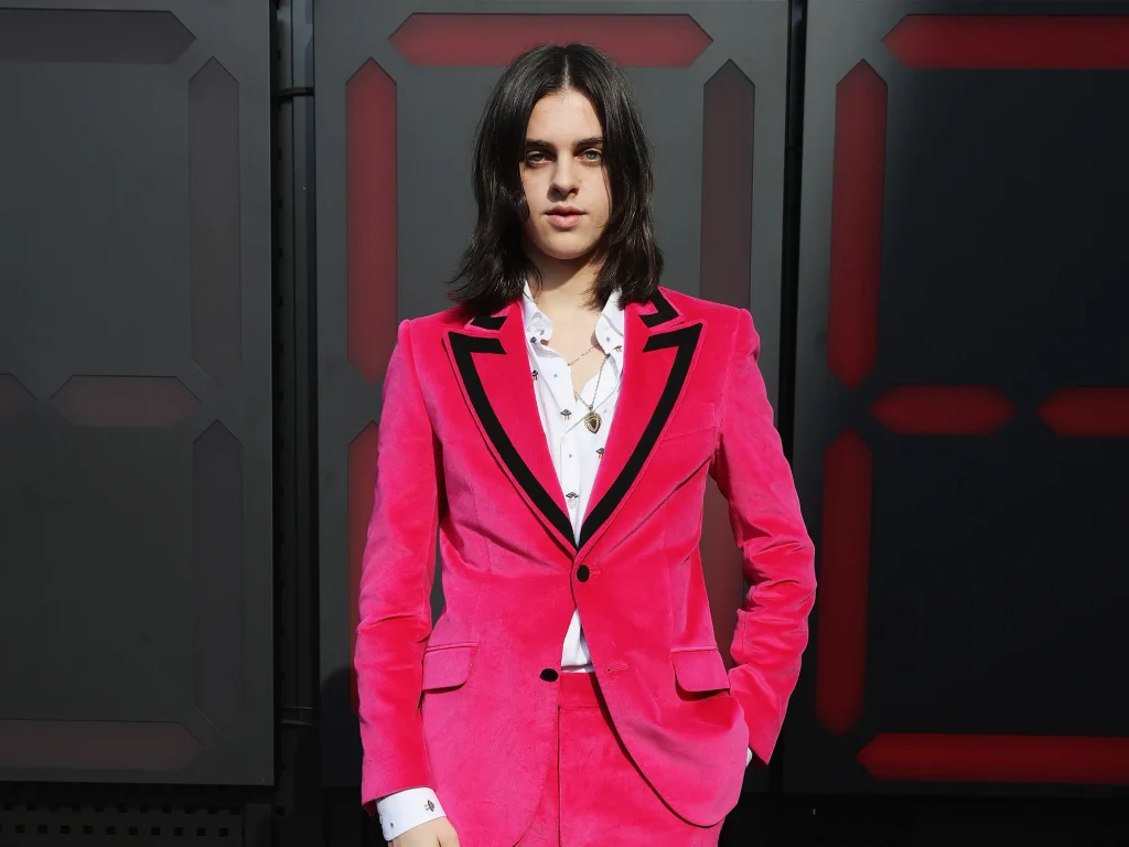 Earl Cave Biography, Height, Weight, Age, Movies, Wife, Family, Salary ...