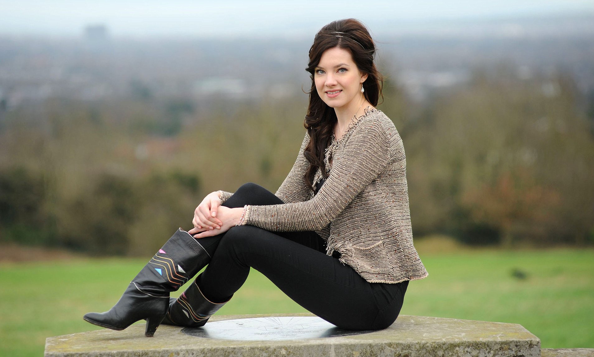 Evie Wray Biography, Height, Weight, Age, Movies, Husband, Family ...