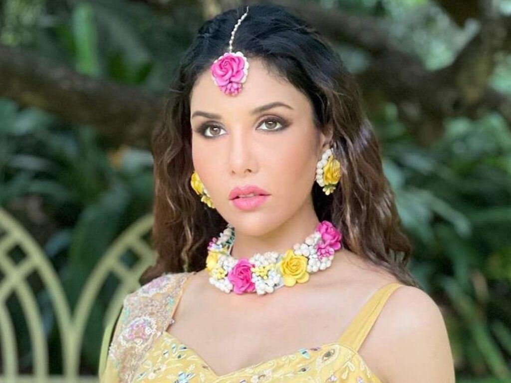 Chandra Nandhini Serial Cast, Real Names, Age, Salary, Net Worth ...