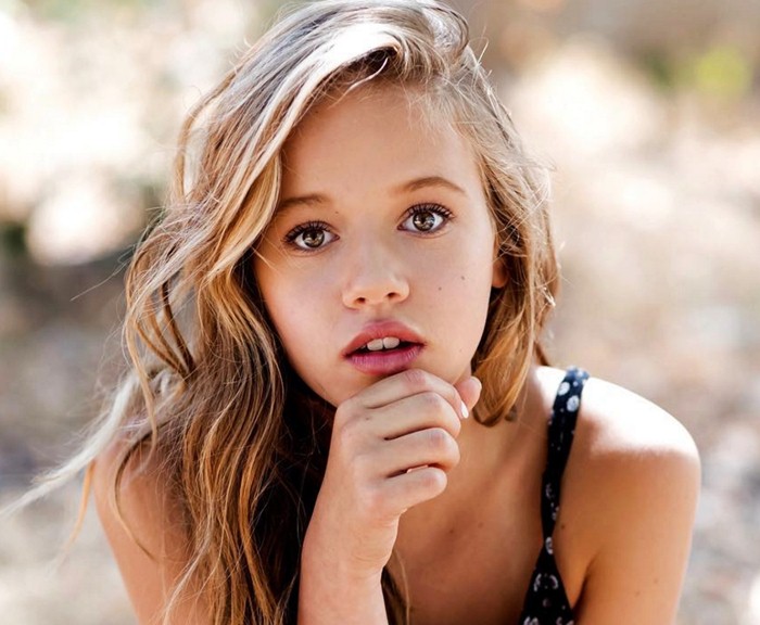 Holly Barrett Biography, Height, Weight, Age, Movies, Husband, Family ...