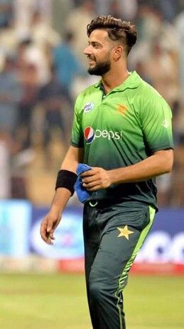 Imad Wasim Biography, Height, Weight, Age, Salary, Net Worth, Wife ...