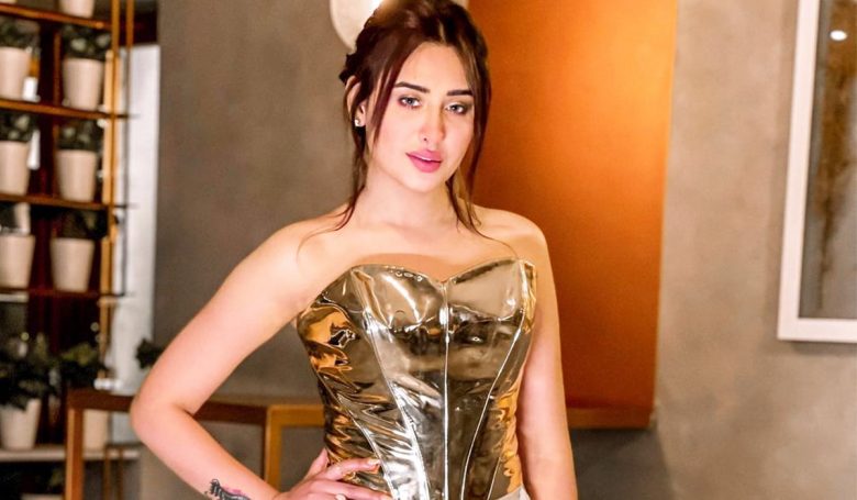 Naagin Serial Cast, Real Names, Age, Salary, Net Worth, Timing, Story ...