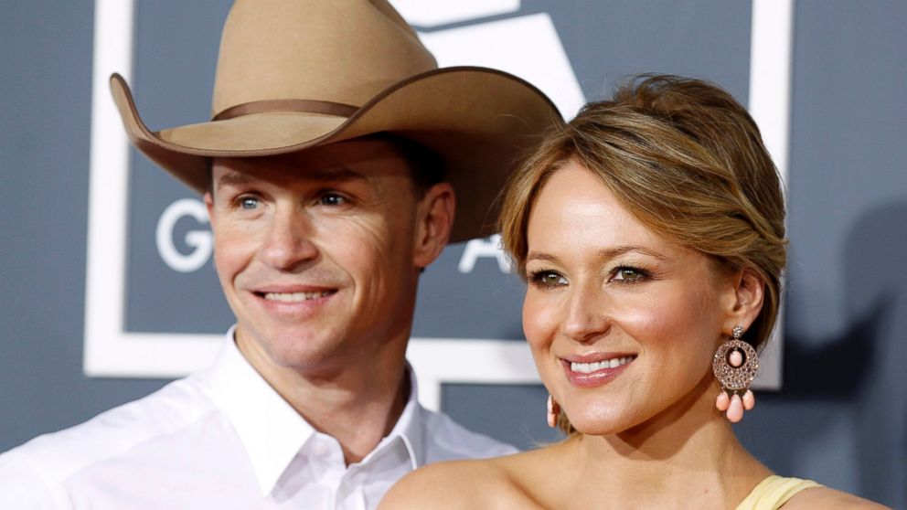 Jewel Biography, Height, Weight, Age, Movies, Husband, Family, Salary ...