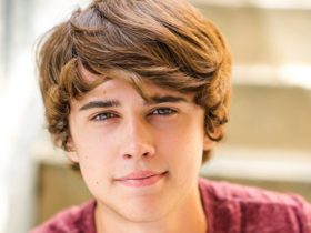 Édgar Vivar Biography, Height, Weight, Age, Movies, Wife, Family ...