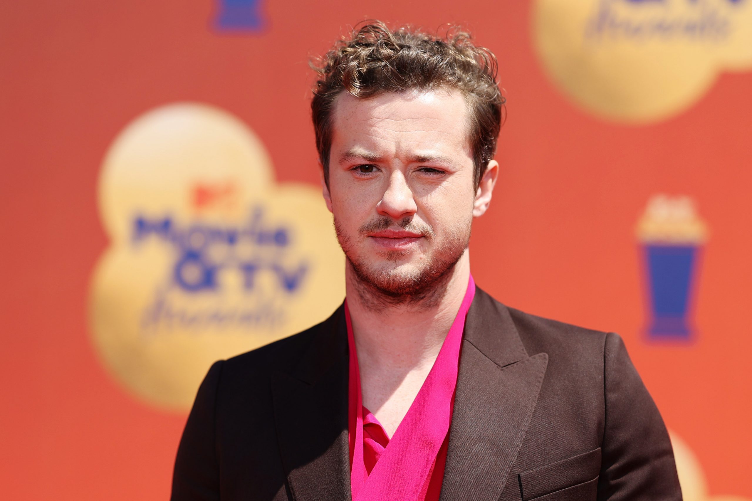 Joseph Quinn Biography, Height, Weight, Age, Movies, Wife, Family ...