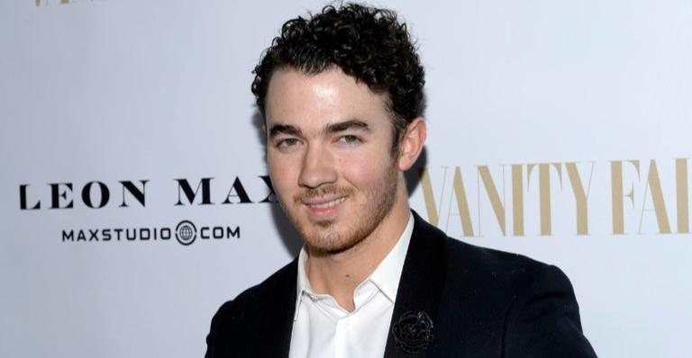 Kevin Jonas Biography, Height, Weight, Age, Movies, Wife, Family ...