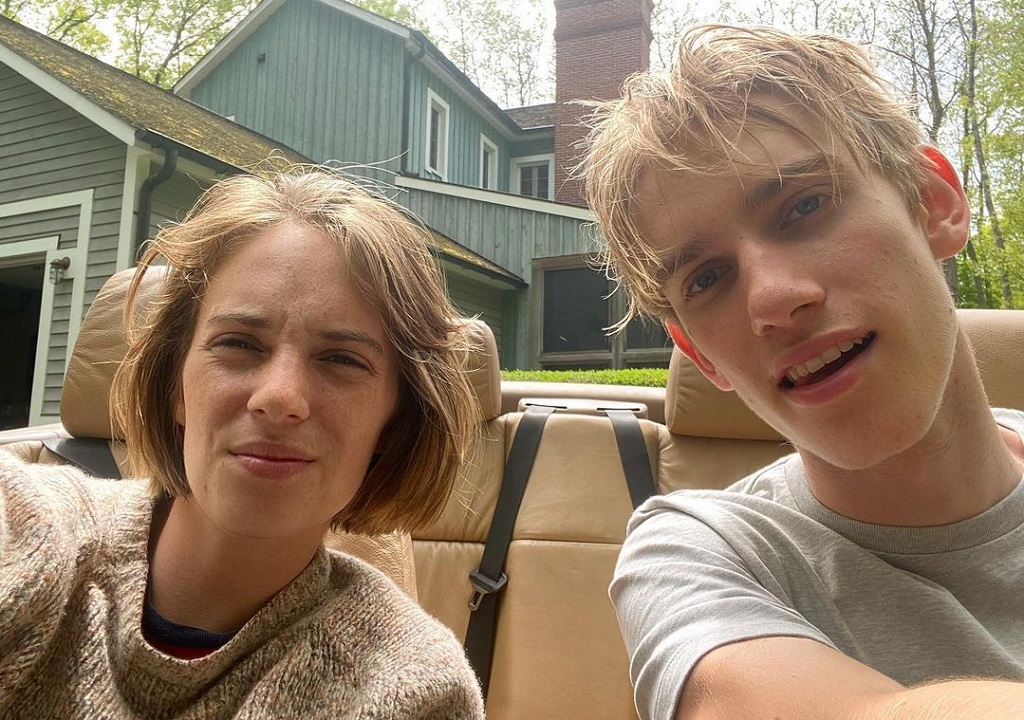 Maya Hawke Biography, Height, Weight, Age, Movies, Husband, Family ...