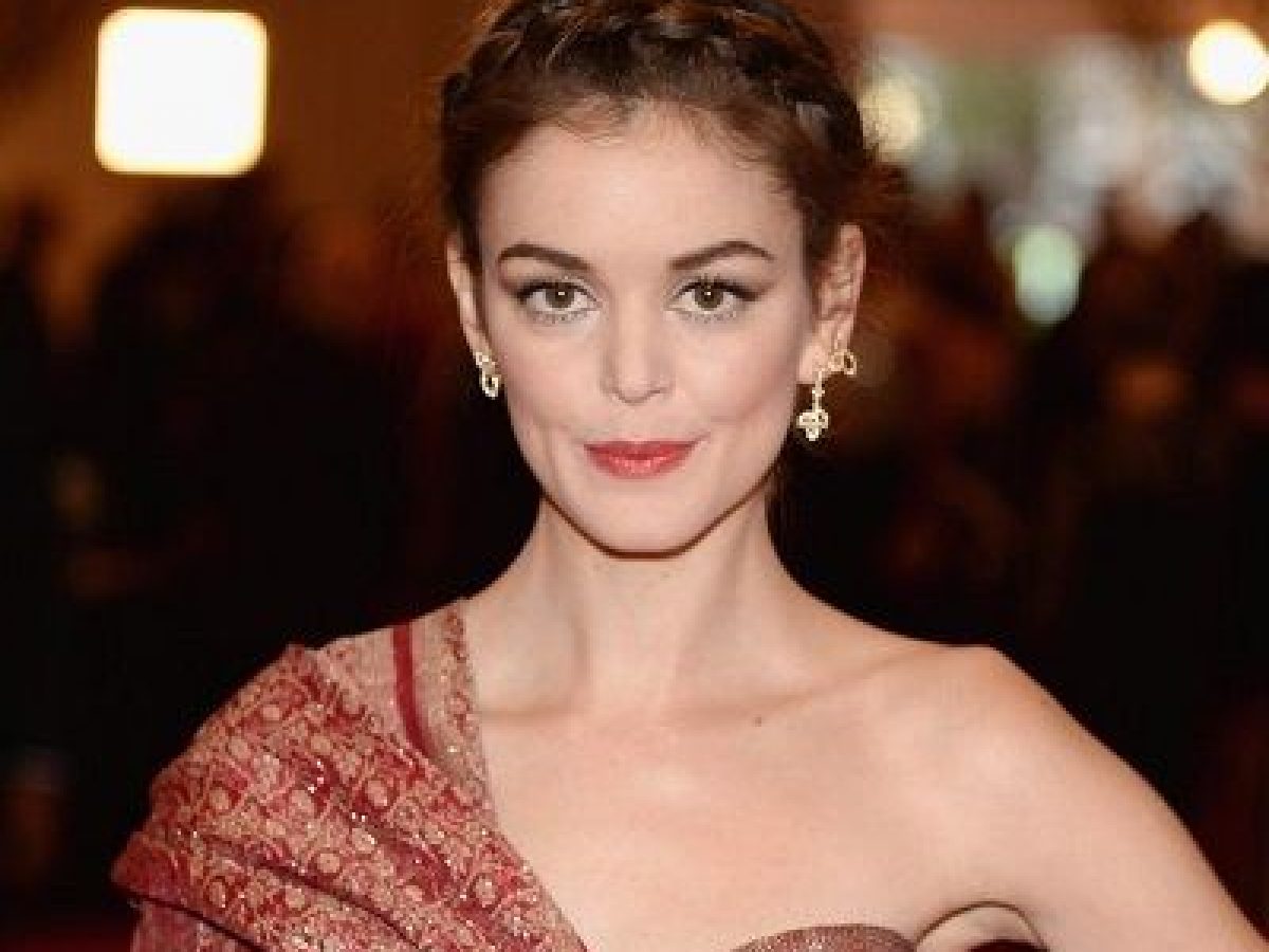 Nora Zehetner Biography, Height, Weight, Age, Movies, Husband, Family ...