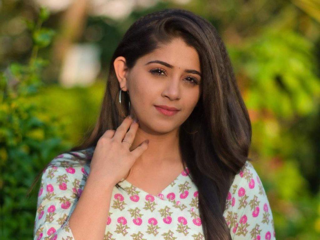 Imlie Serial Cast, Real Names, Age, Salary, Net Worth, Timing, Story & More - Primes World