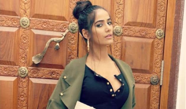 Poonam Pandey Biography, Height, Weight, Age, Movies, Husband, Family ...