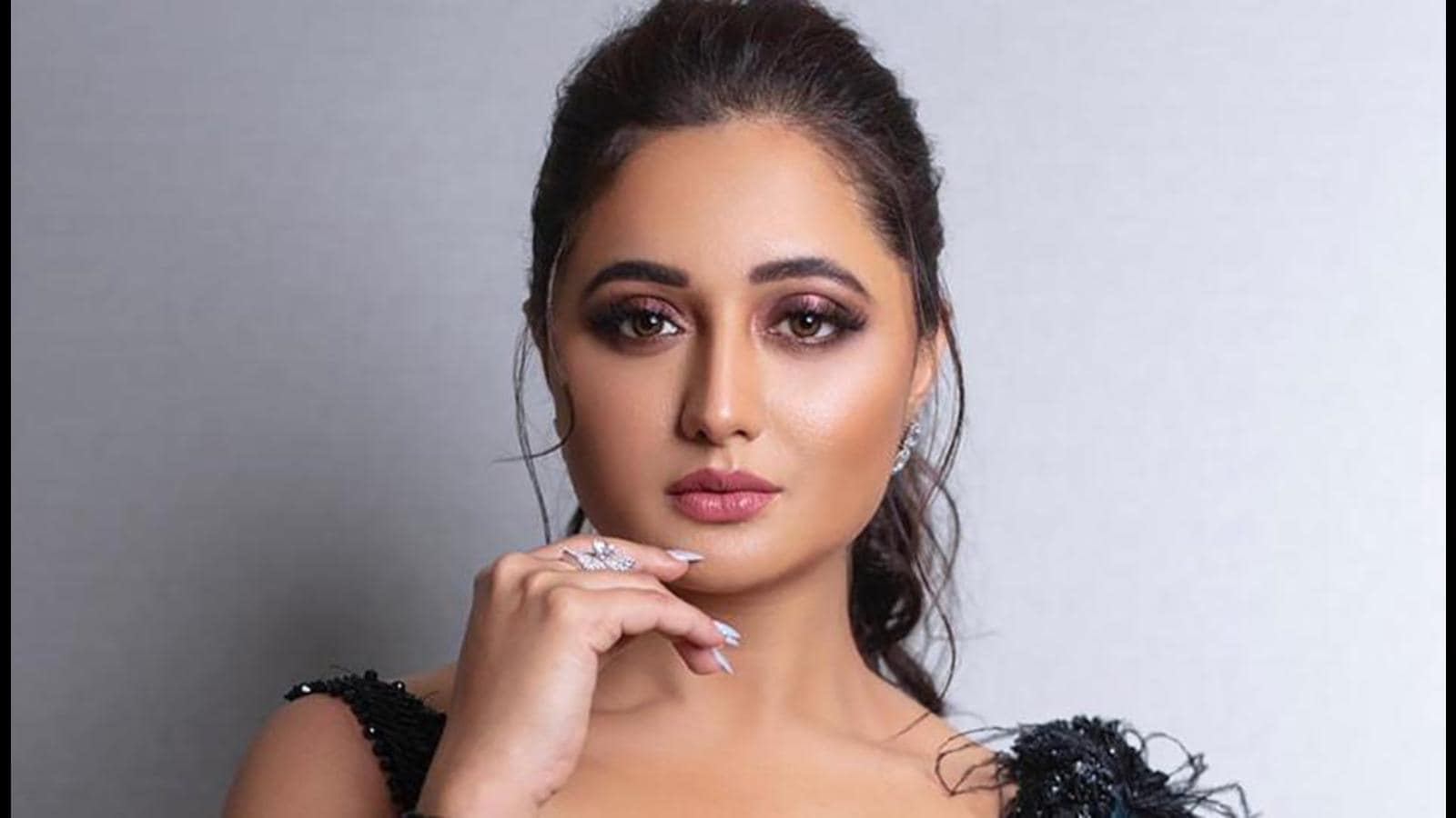 Rashami Desai Biography, Height, Age, TV Serials, Husband, Family ...