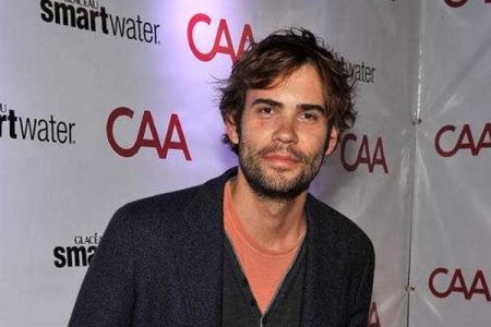 Rossif Sutherland Biography, Height, Weight, Age, Movies, Wife, Family ...