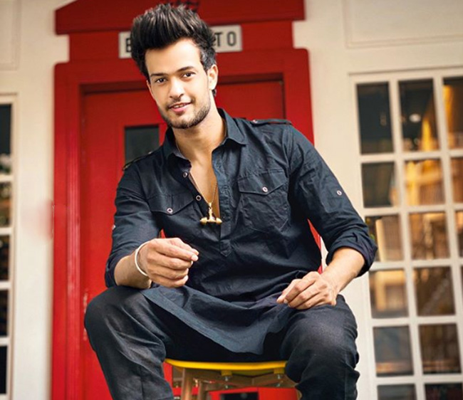 Shadan Farooqui Biography, Height, Weight, Age, Instagram, Girlfriend ...