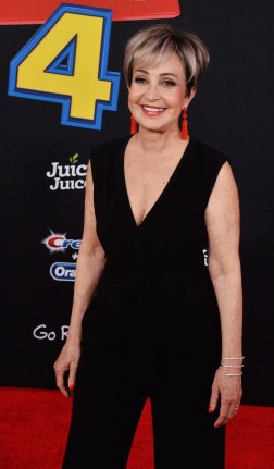 Annie Potts Biography, Height, Weight, Age, Movies, Husband, Family ...