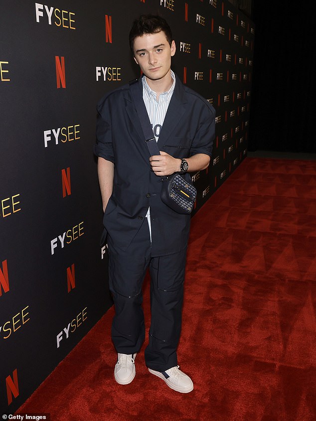 Noah Schnapp Biography, Height, Weight, Age, Movies, Wife, Family ...