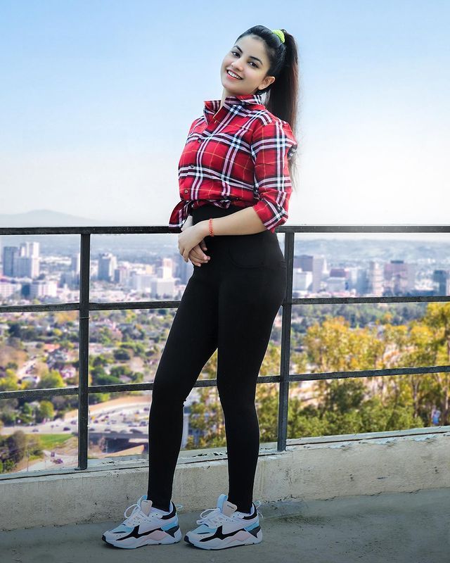 Priyanka Mongia Biography, Height, Weight, Age, Instagram, Boyfriend ...