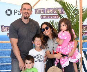 Steve Howey Biography, Height, Weight, Age, Movies, Wife, Family ...