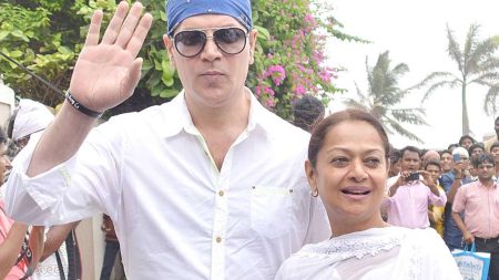 Zarina Wahab Biography, Height, Age, TV Serials, Husband, Family ...